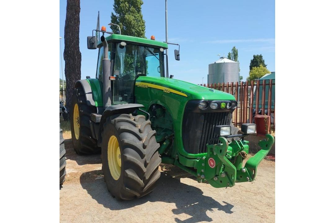 Trattore John Deere 8220 usato - Sgalla
